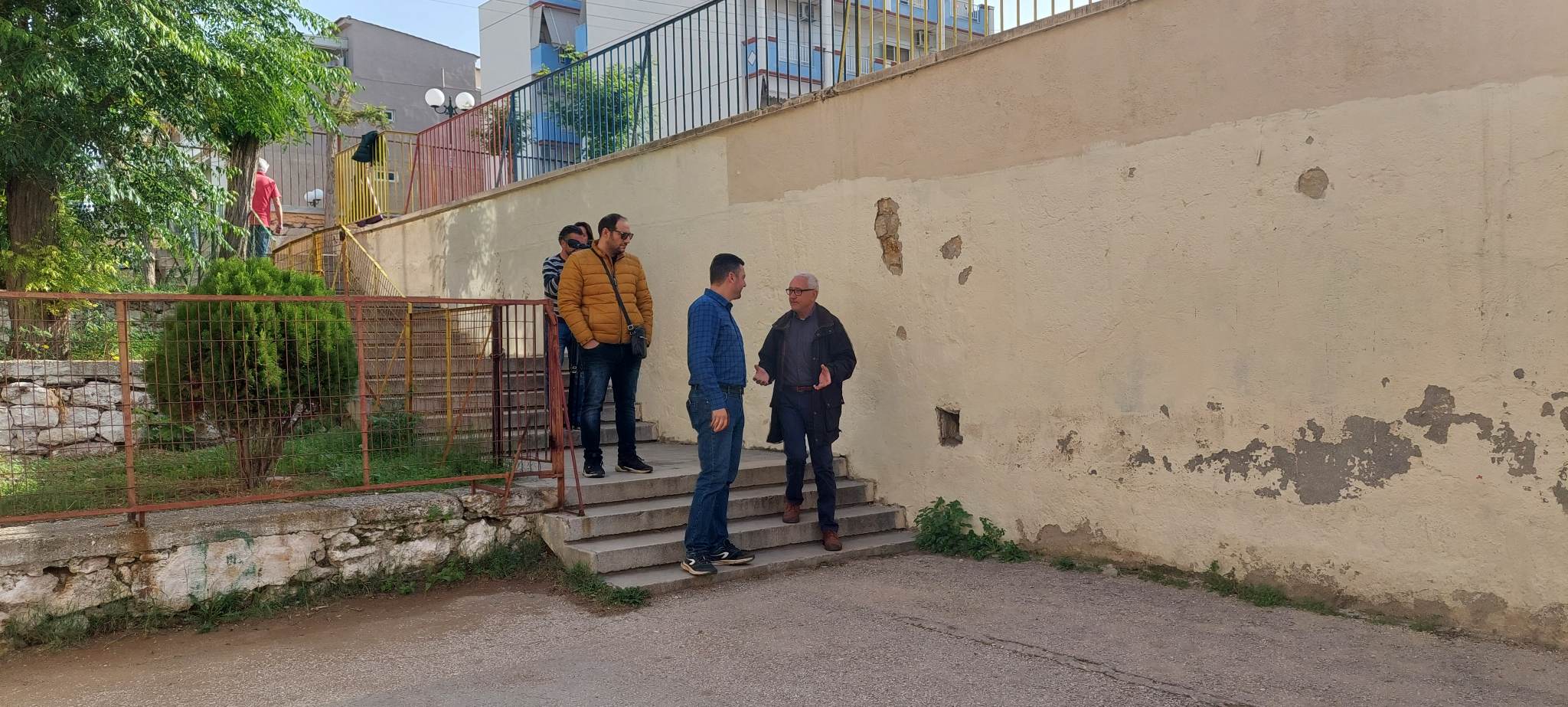 ΣΤΟ 12ο ΔΗΜΟΤΙΚΟ ΣΧΟΛΕΙΟ Ο ΔΗΜΑΡΧΟΣ ΚΟΡΙΝΘΙΩΝ ΒΑΣΙΛΗΣ ΝΑΝΟΠΟΥΛΟΣ: Είμαι ...